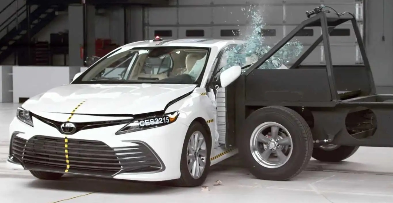 Rigid body and dynamics in structural finite element analysis